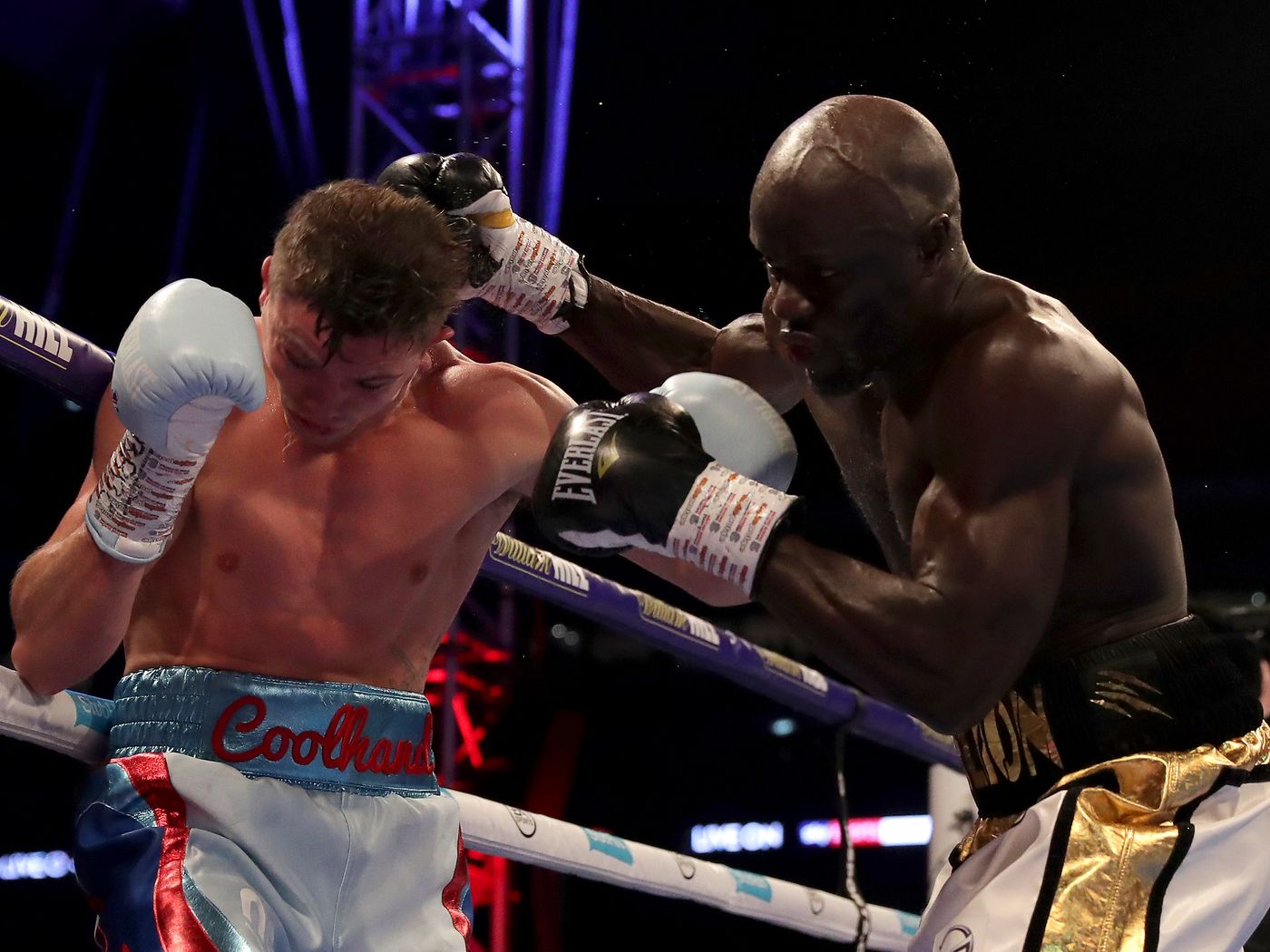 Yvan Mendy VS Denys Berinchyk le 03 Décembre. - BoxeNet.fr Yvan Mendy VS Denys Berinchyk le 03 Décembre. - BoxeNet.fr